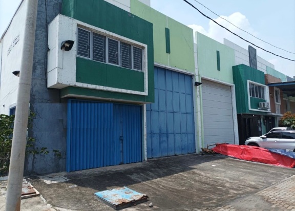 Gudang Berikut Kantor Dan Mess Karyawan Posisi Hooked - oleh Darma K