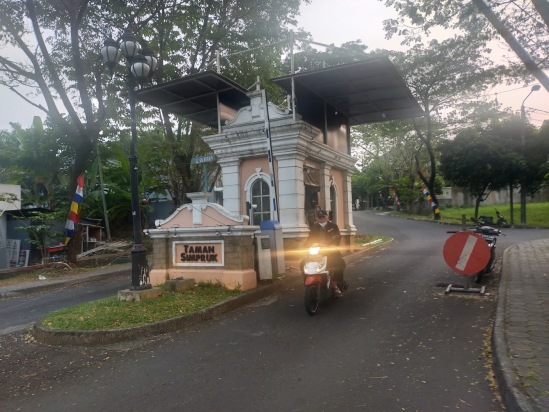Kavling Terletak di Cluster Taman Simpruk, Lippo Cikarang, Yang Hanya ...