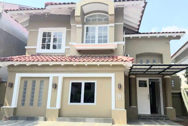 Luxury, Cool And Nice House To Can Use House In A Luxury Housing ...