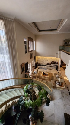 Desain Megah Di Lingkungan Elite Kuningan - oleh Diah