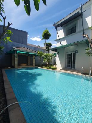 Rumah Mewah De Maja Bsd Ada Swimming Pool - oleh Ferliesya