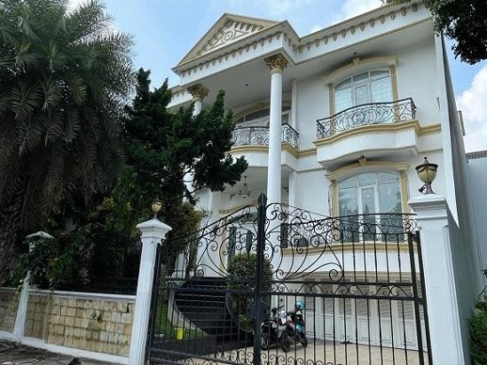 Disewa Rumah Mewah Bukit Gading Villa Kuta Bgv Lt 420 Lb 800 Lokasi ...