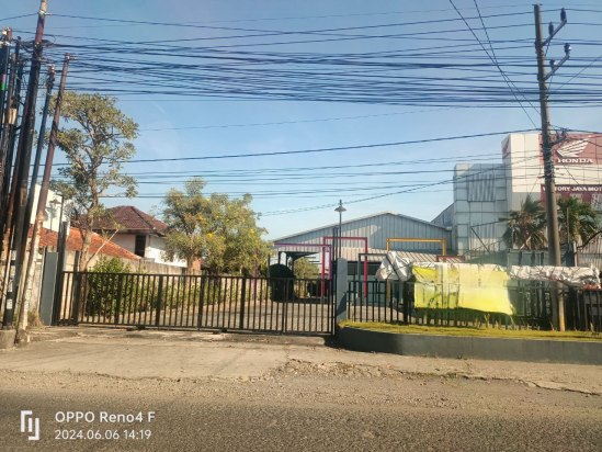 Bangunan Raya Menganti Nol jalan raya Halaman parkir luas - oleh Sherly ...