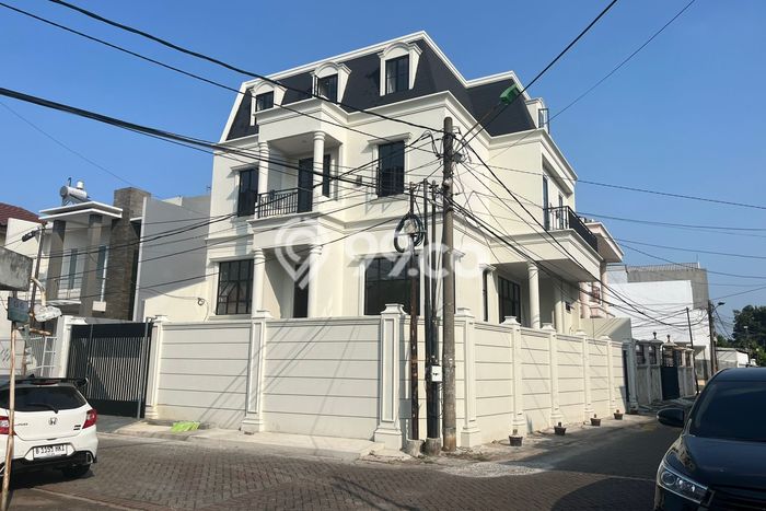 Jual Rumah Dengan Taman di Embong Kali, Surabaya | 99.co