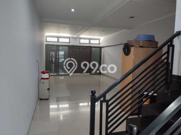 Ruko Premium di Taman Kopo Indah, Luas 170m², Posisi Mainroad - oleh Debora Fame Property
