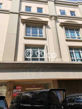Ruko di Business Park Kebon Jeruk Sederetan BCA - oleh Abdul Azis