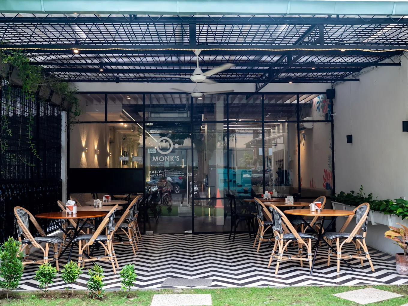 5 Desain Cafe Unik dari Kayu, Dijamin Menarik Pengunjung!