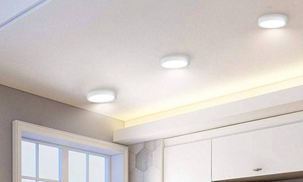 9 Lampu Hias Ruang Tamu Kecil Termurah, Mulai dari 200 Ribuan!