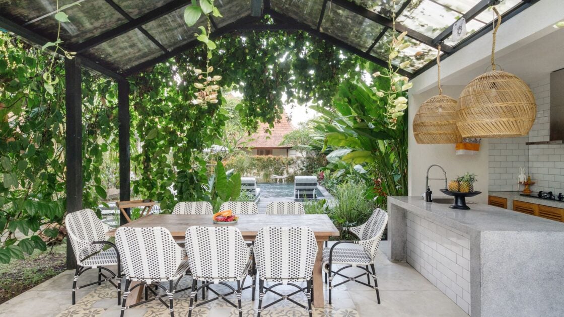 14 Inspirasi Desain Cafe Outdoor Halaman Rumah