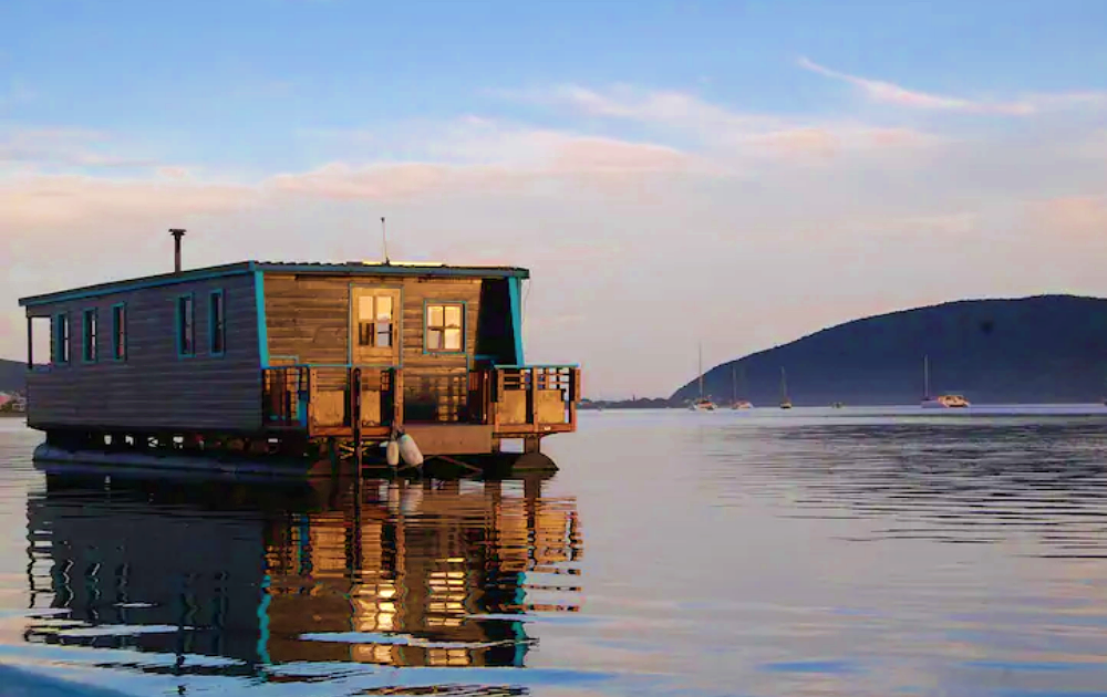Pesona Arsitektur Rumah Apung di Indonesia
