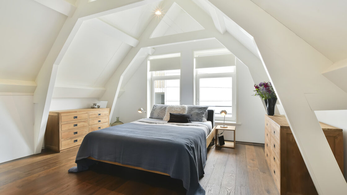 5 Inspirasi Kamar Loteng Sederhana sebagai Ruang Tidur Tambahan