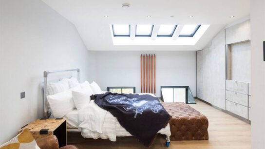 6 Jenis Ventilasi Kamar Tidur Tanpa Jendela, Efektif Usir Pengap!