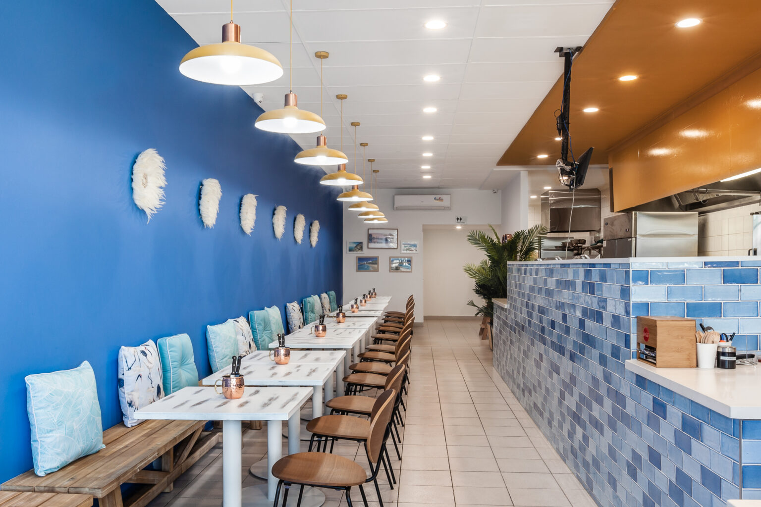 16 Desain Cafe Sederhana di Ruko Kecil, Nyaman & Estetik