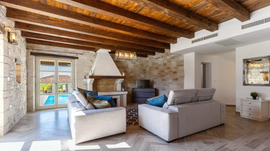 10 Desain Plafon Kayu Unik, Bikin Hunian Berkelas