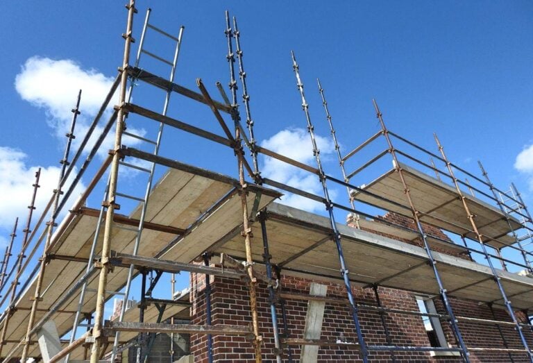 6 Cara Meninggikan Rumah Tanpa Bongkar Bangunan Utamanya