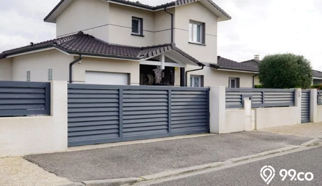 7 Rekomendasi Fiber Pagar Tebal yang Awet Disertai Harga