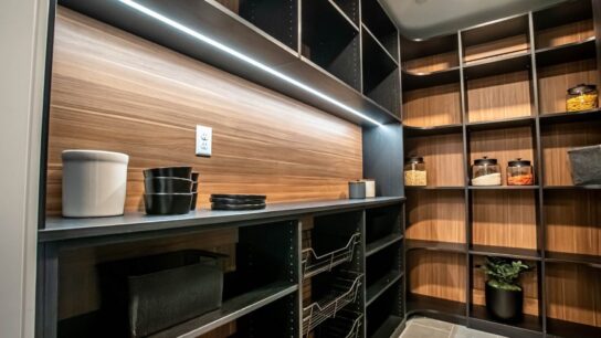 10 Desain Pantry Dapur Cantik, dari Sederhana hingga Modern