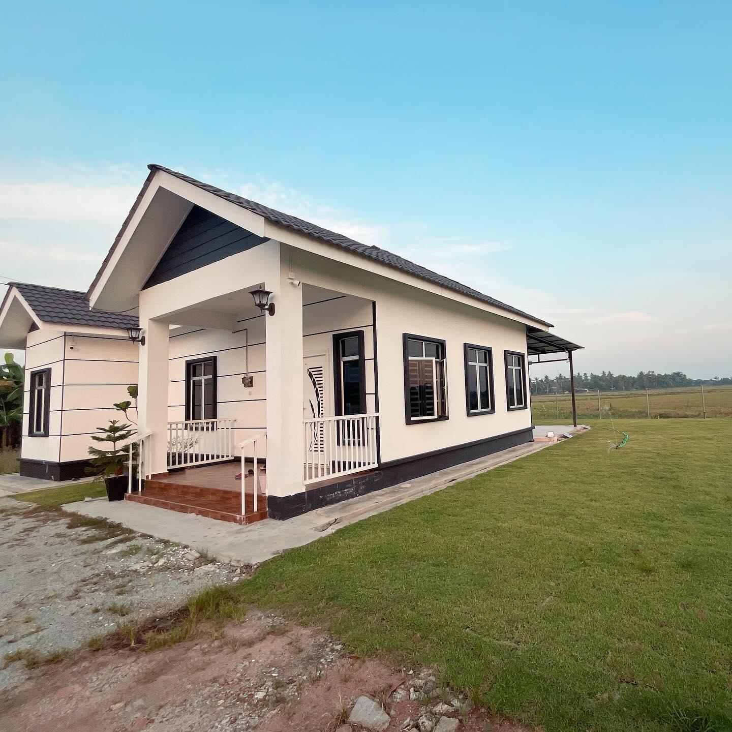 23 Foto Model Rumah Sederhana di Kampung yang Asri