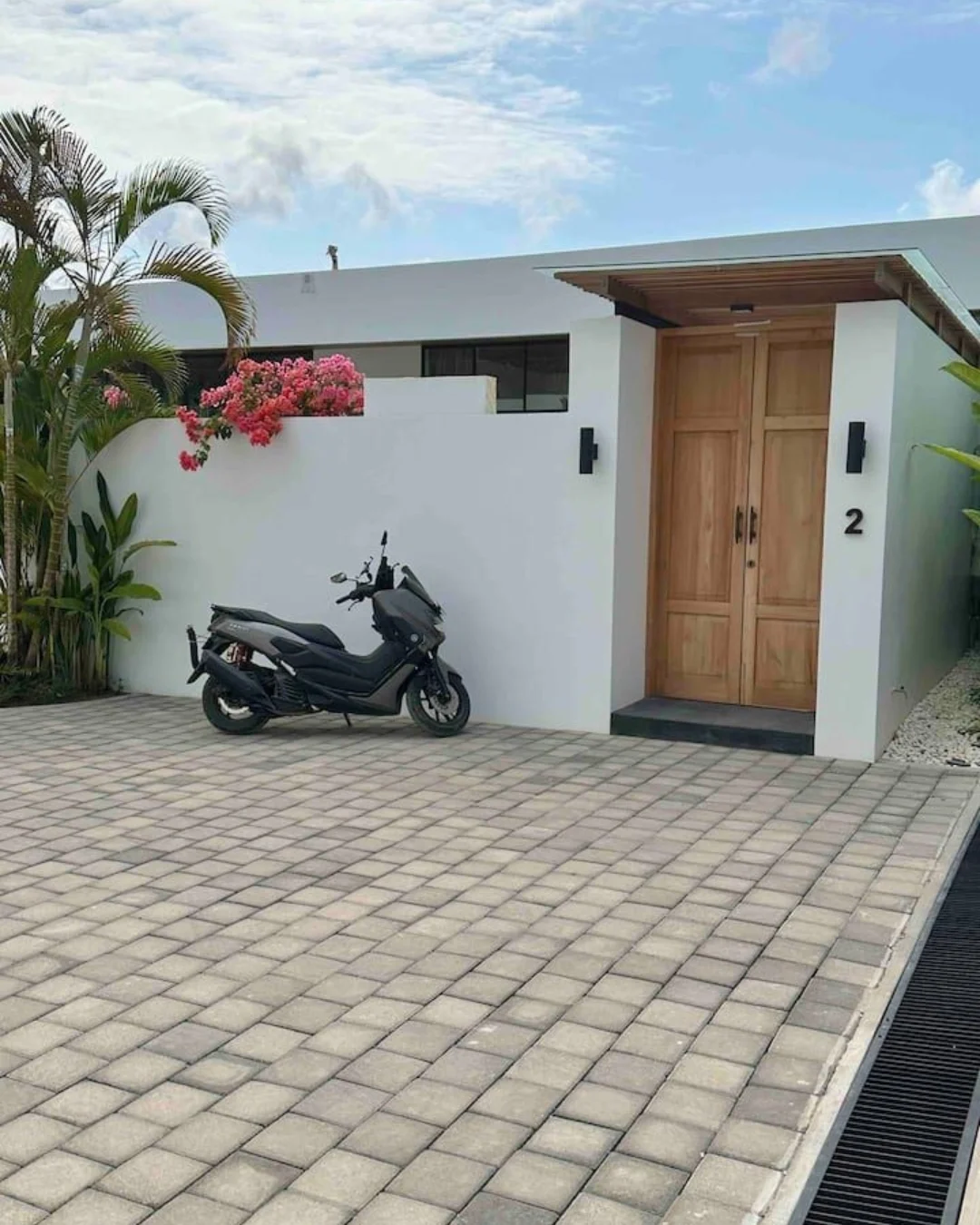 10 Inspirasi Desain Rumah Tropis Nyaman dan Tenang