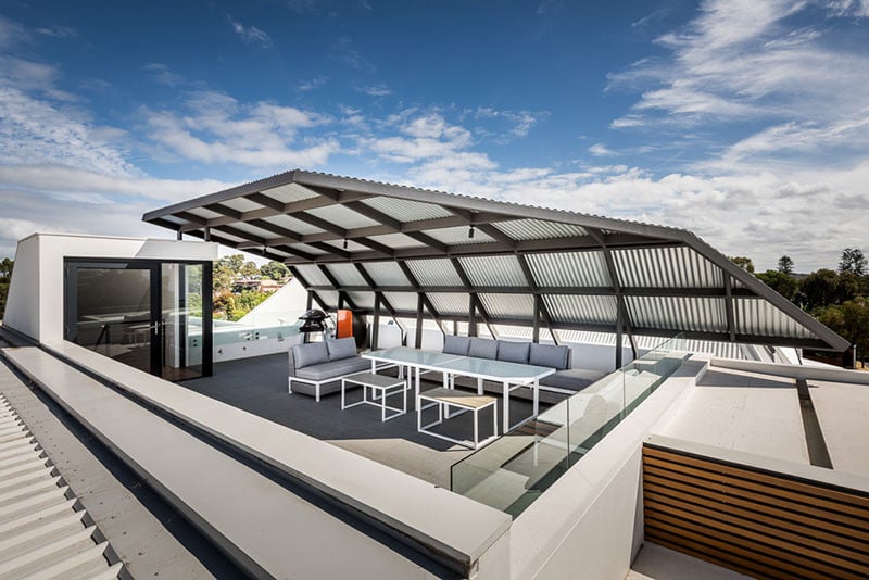 7 Desain Teras Rooftop Sulap Rumah Seestetik Kafe