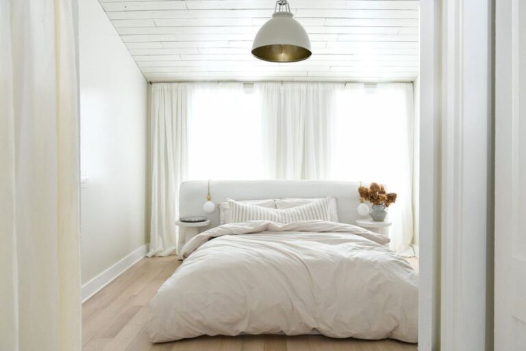 13 Desain Kamar Tidur Minimalis, Estetik & Nyaman!