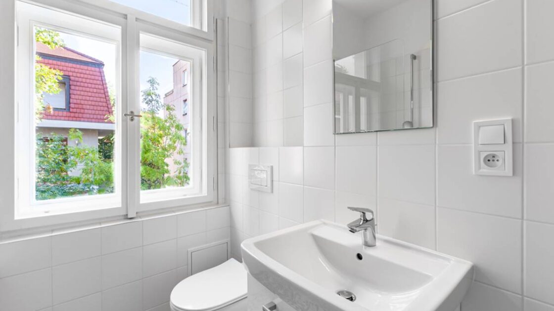 9 Desain Ventilasi Kamar Mandi yang Cantik dan Fungsional