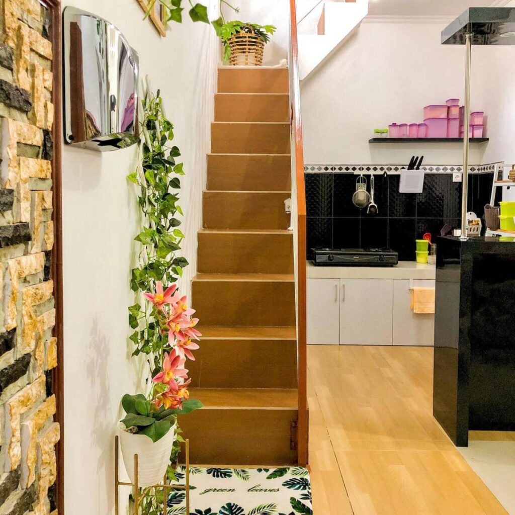 7 Posisi Tangga Rumah Minimalis di Lahan Sempit, Hemat Tempat!