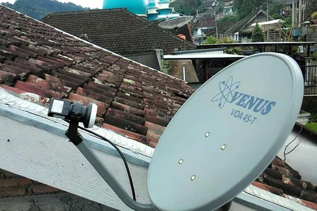 Cara Pasang Parabola di Rumah, Gak Perlu Panggil Teknisi!