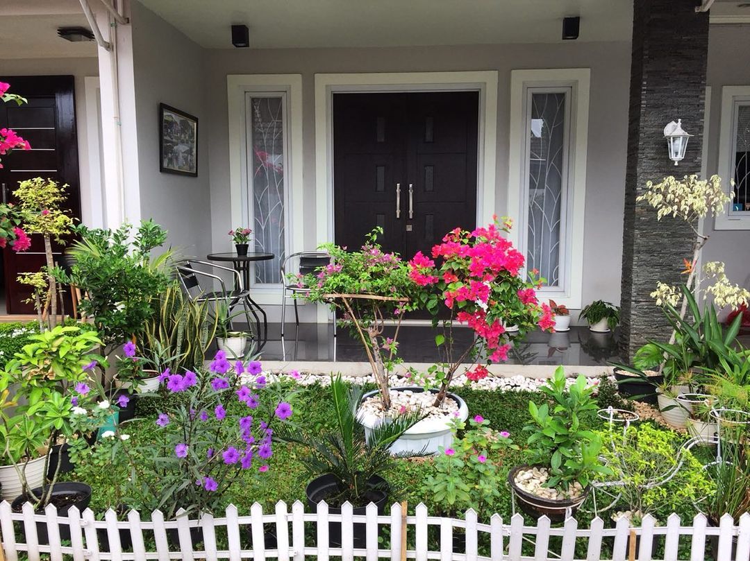 5 Model Teras Taman Sederhana Depan Rumah yang Cantik