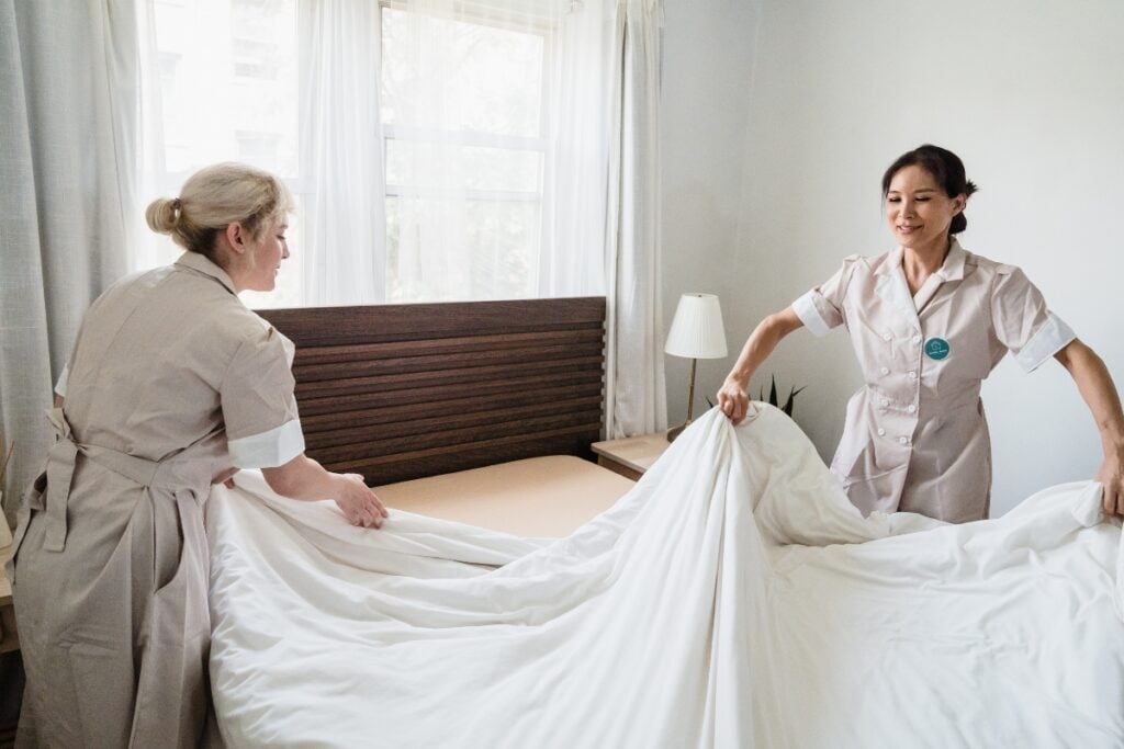 Apa Itu Housekeeping? Begini Tugas, Gaji dan Bagian-bagiannya!