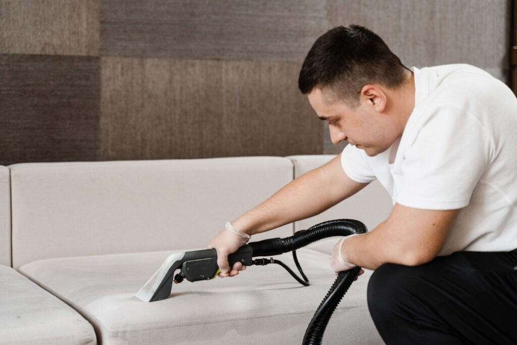 Apa Itu Housekeeping? Begini Tugas, Gaji dan Bagian-bagiannya!