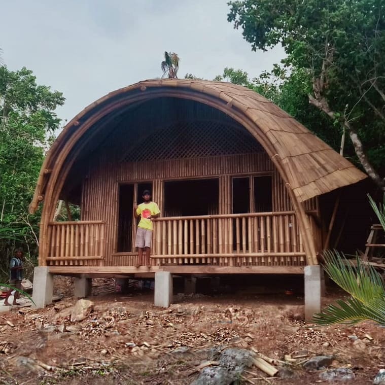 13 Desain Rumah Bambu untuk Villa, Resto & Lainnya