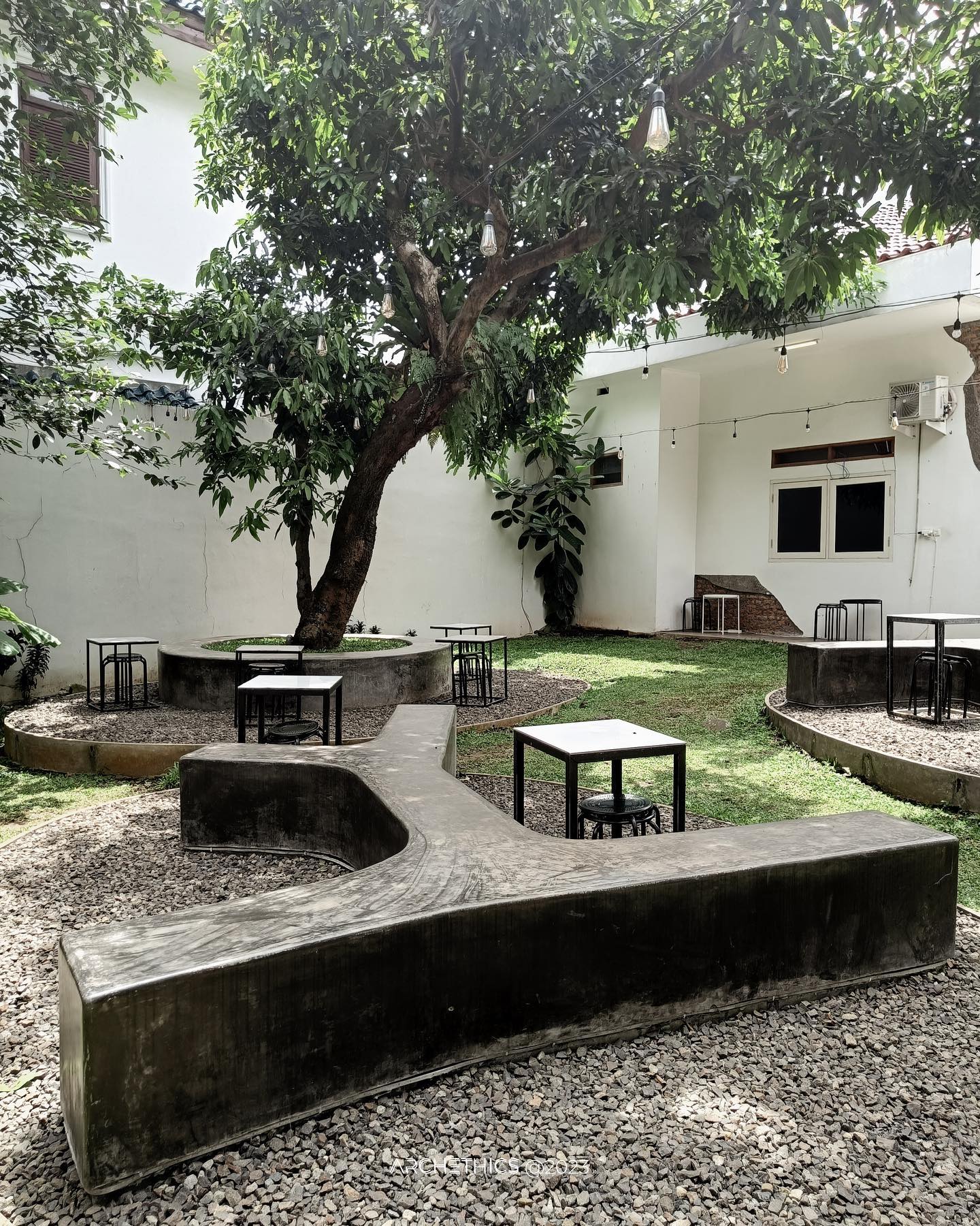 14 Inspirasi Desain Cafe Outdoor Halaman Rumah