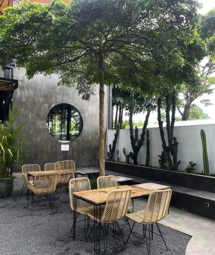14 Inspirasi Desain Cafe Outdoor Halaman Rumah