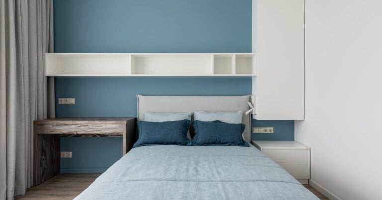 10 Kombinasi 2 Warna Cat Kamar Tidur Sempit yang Aesthetic