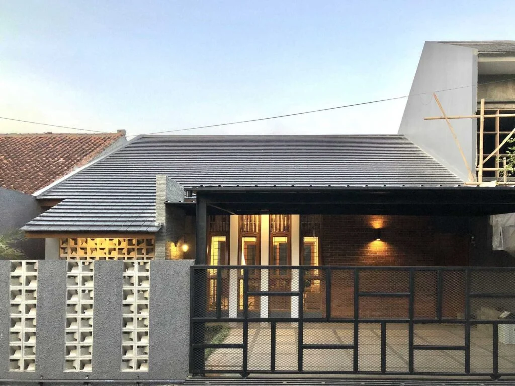 15 Model Pagar Roster Terbaik untuk Tampilan Rumah Elegan