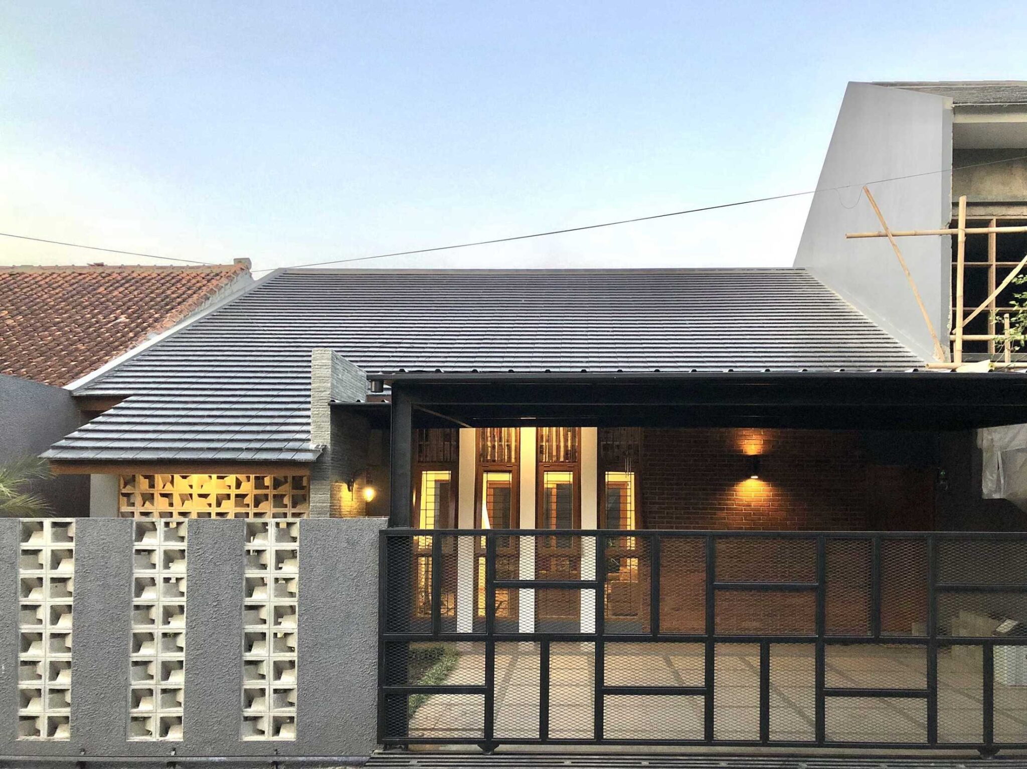 13 Model Pagar Roster untuk Rumah Masa Kini yang Estetik