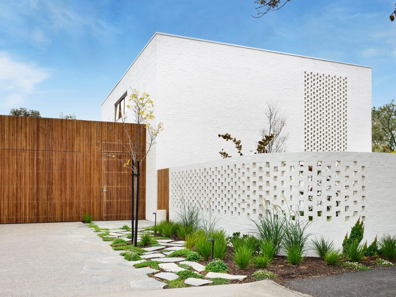 13 Model Pagar Roster untuk Rumah Masa Kini yang Estetik