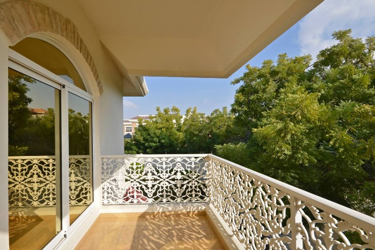 16 Desain Pagar Balkon Minimalis yang Kekinian & Aman