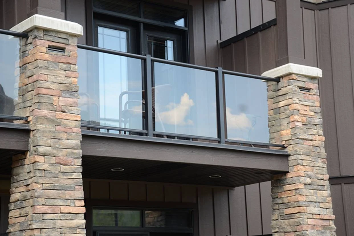 16 Desain Pagar Balkon Minimalis yang Kekinian & Aman