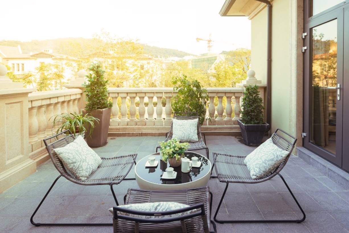 16 Desain Pagar Balkon Minimalis yang Kekinian & Aman