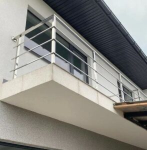 16 Desain Pagar Balkon Minimalis yang Kekinian & Aman
