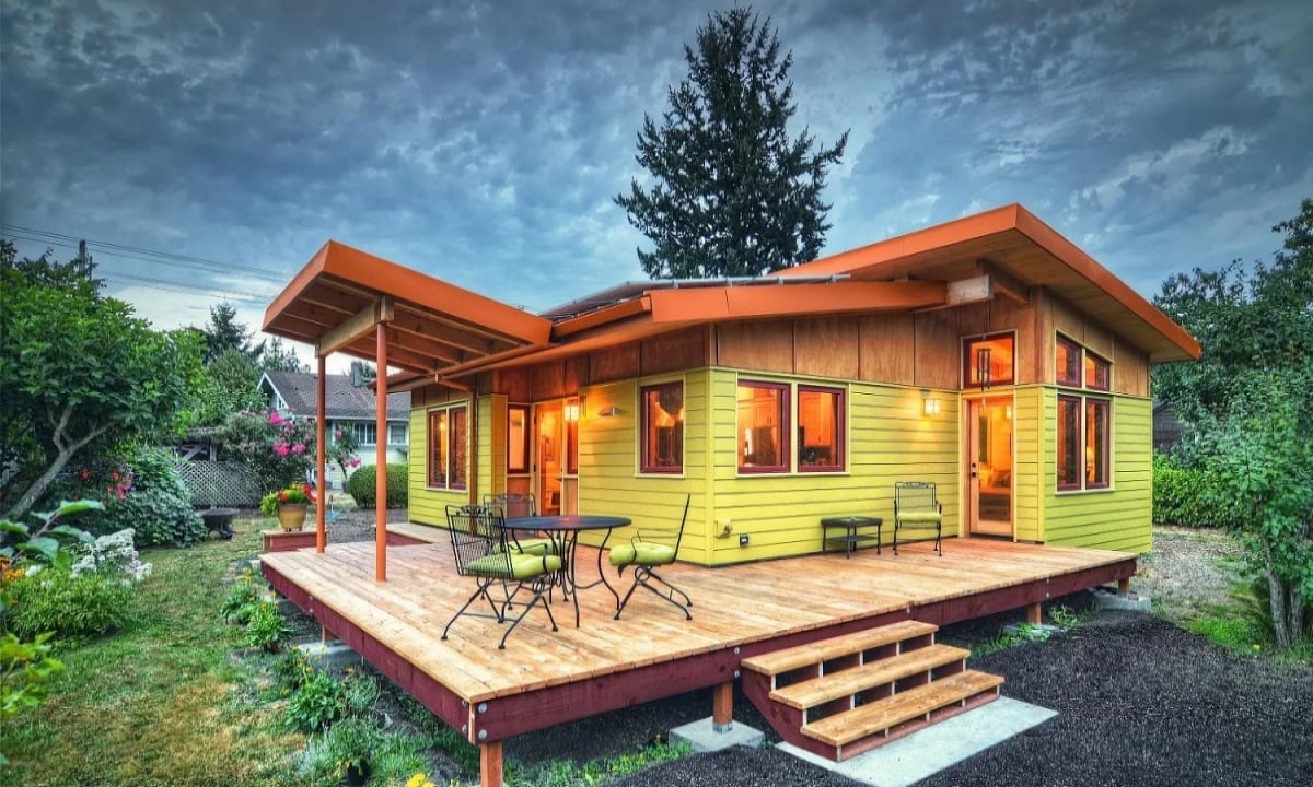 8 Desain Rumah Tanah Lebih Tinggi dari Jalan, Aman dan Estetik!