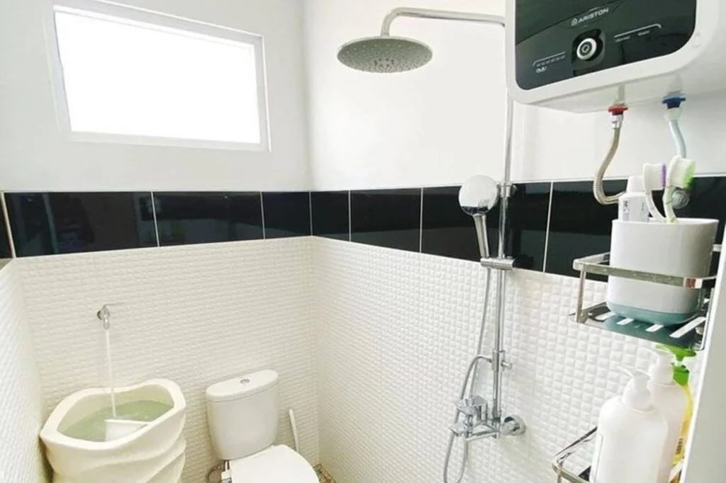 8 Desain Kamar Mandi Rumah Subsidi, Ukuran & Tips Renovasi