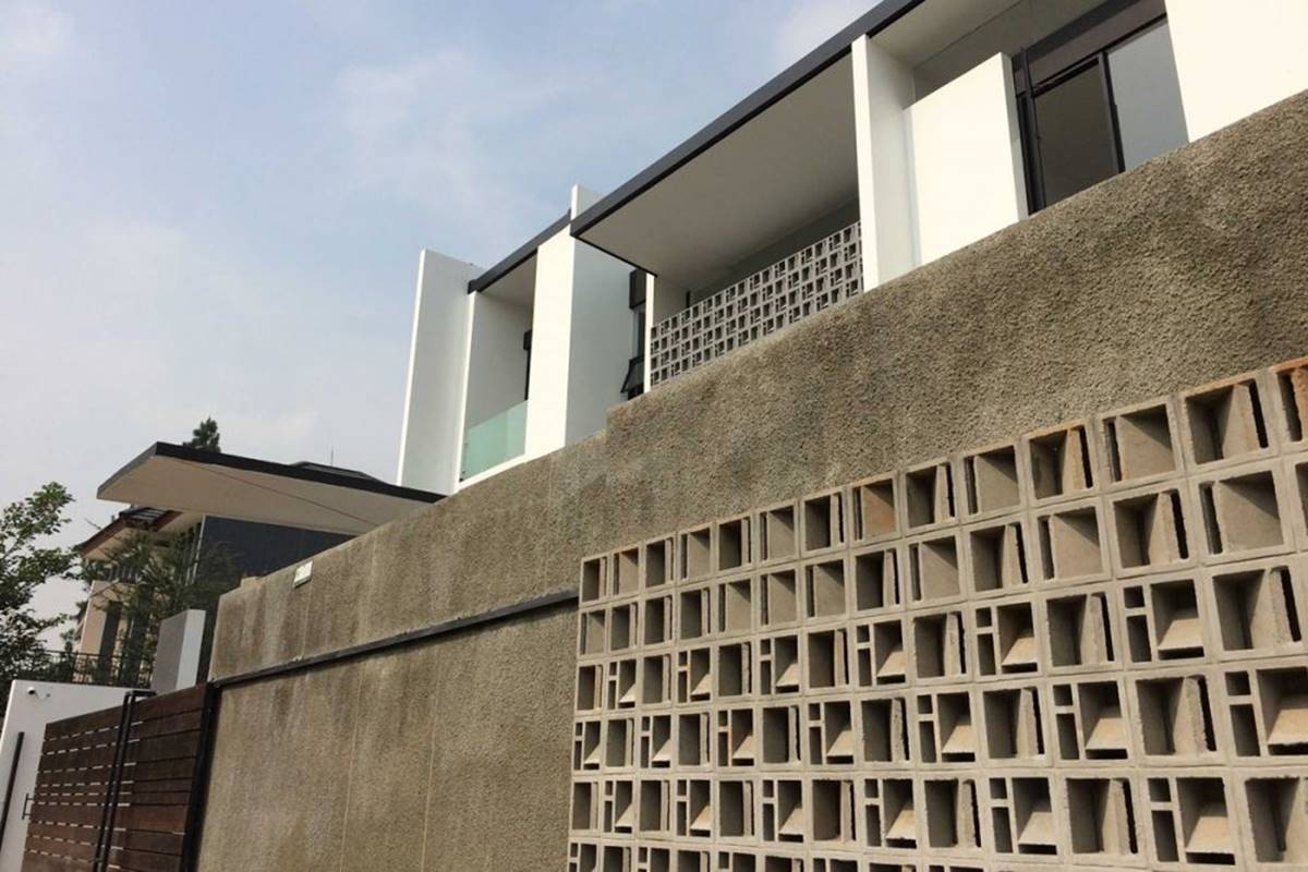 Berapa Standar Tinggi Pagar Rumah yang Ideal? Ini Jawabannya!