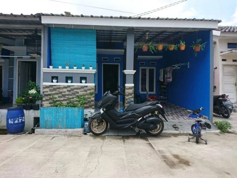 8 Kombinasi Cat Rumah Warna Biru Muda, Bikin Suasana Sejuk!