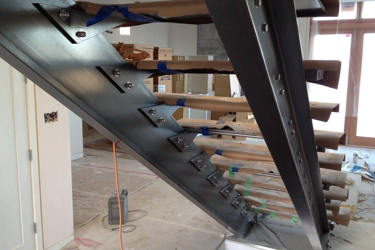 17 Model Tangga Besi Minimalis Terbaru yang Estetik