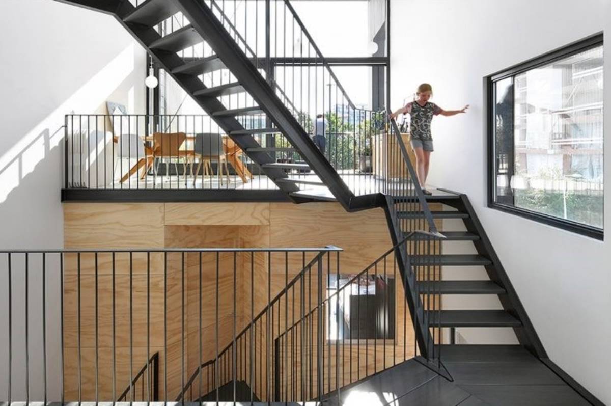 9 Desain Tangga Besi Minimalis Cantik untuk Hunian Masa Kini