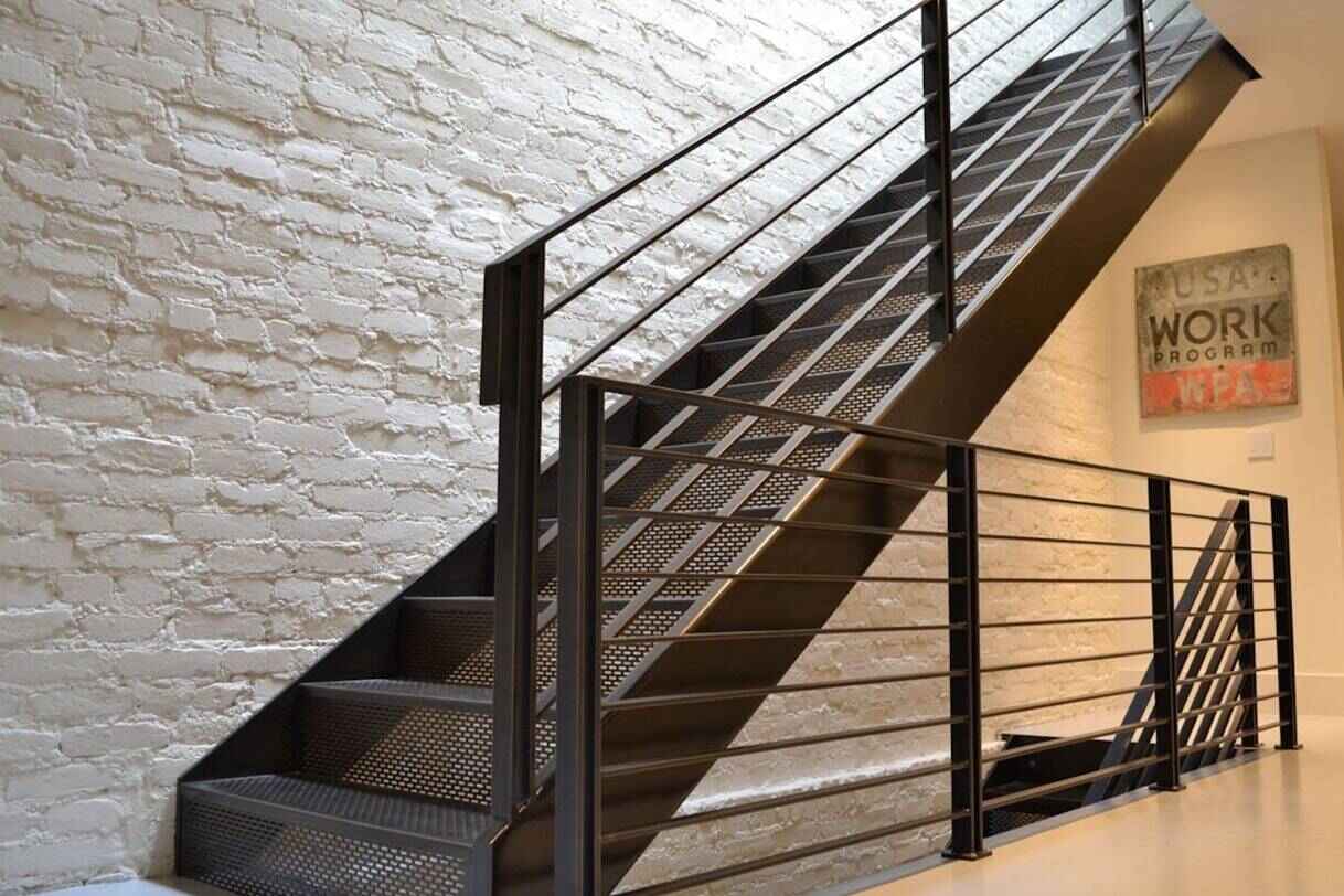 17 Model Tangga Besi Minimalis Terbaru yang Estetik