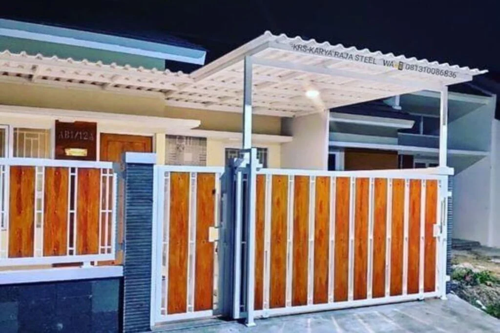 7 Ide Desain Pagar Minimalis Kombinasi Lisplang